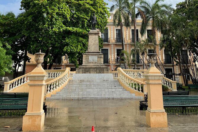 Discover the Historic Center of Merida - Colonial Heritage at Iglesia de Jesús