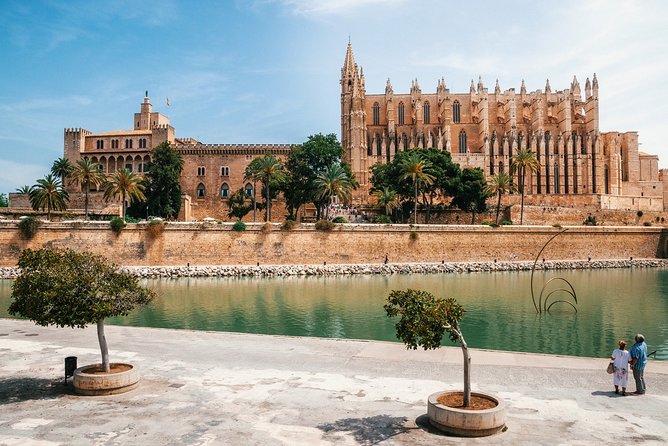 Discover the major cultural attractions of Palma De Mallorca on a Private Tour - Key Points