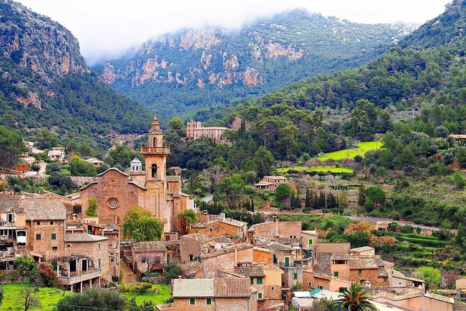 Discover the major cultural attractions of Palma De Mallorca on a Private Tour - Transportation and Duration