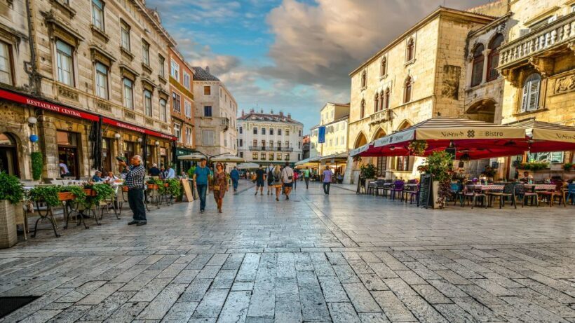 Discover The Old Town Split 1.5h walking Small group tour - Key Points