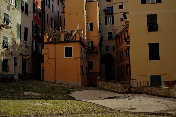 Discover the Secrets of Genoa With a Storyteller! - Discover Iconic Churches and Squares