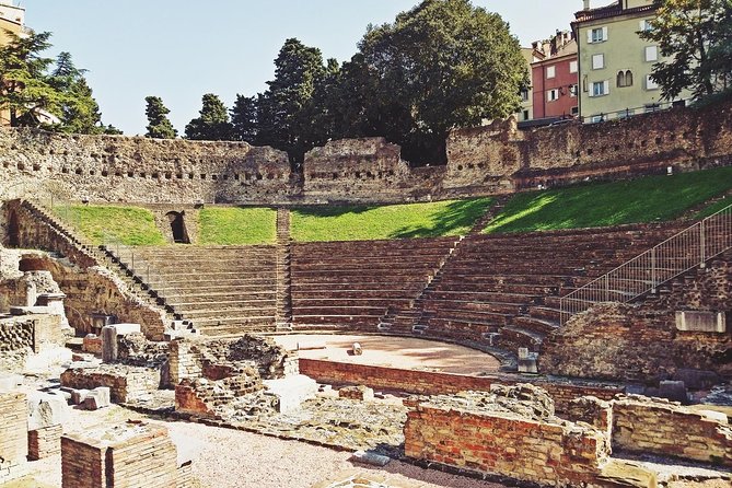 Discover Trieste on Foot - Immersing Yourself in the Charming Alleyways