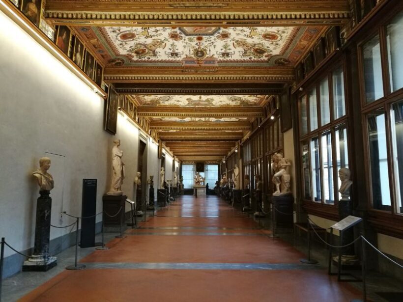 Discover Uffizi and Palazzo Vecchio: Half Day Guided Tour - Transition to Palazzo Vecchio