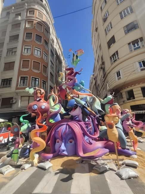 Discover Valencia yourself with a Playful walking tour! - Key Points