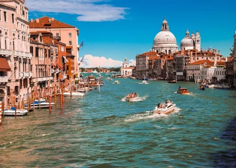 Discover Venice: Morning Walking Tour & Gondola - Exploring the Landmarks and Neighborhoods