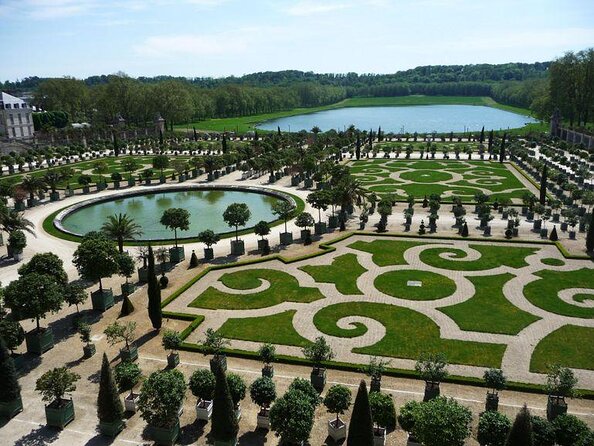 Discover Versailles on Electric 2-Wheelers (Yes to PRM) - Key Points