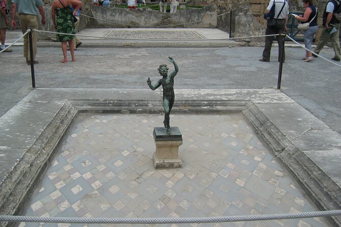 Discovering Pompeii and Herculaneum - VIP Tour With Lunch - Lunch and Refreshments