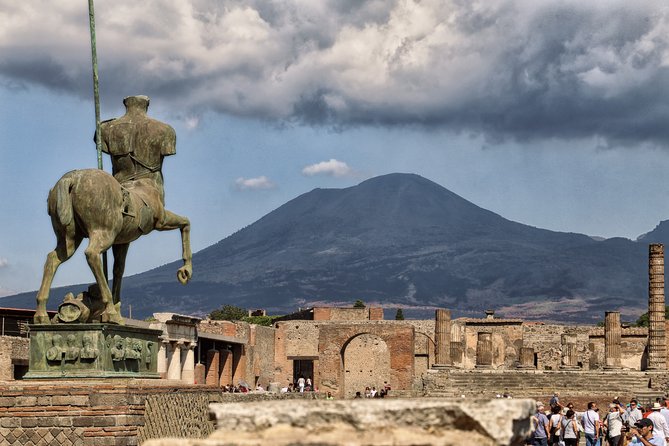 DISCOVERING POMPEII - VIP Tour/Small Group - Maximizing Your Experience With a VIP Small-Group Tour