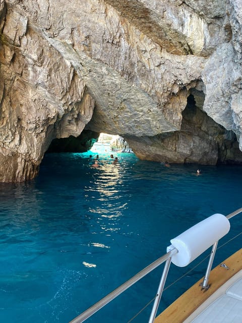 Discovering the island of Capri by boat Fratelli Aprea open 750 - Discovering the island of Capri by boat Fratelli Aprea open 750