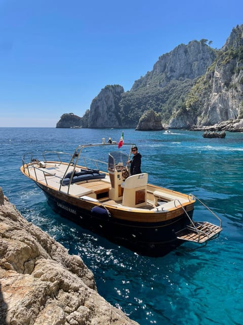Discovering the island of Capri by boat Fratelli Aprea open 750 - Who is this tour best suited for?