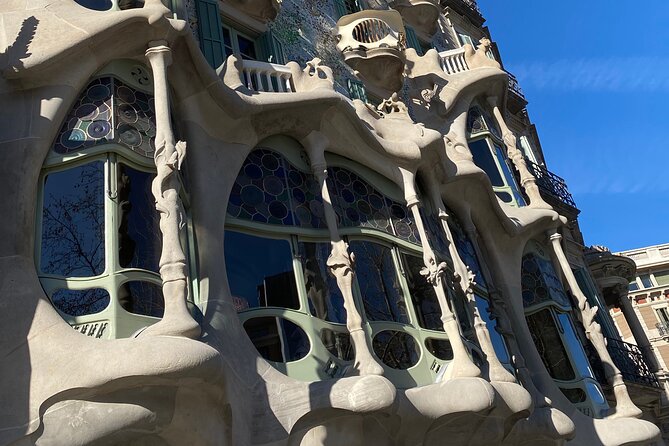 Discovery Bike Tour of Barcelona - Navigating Crowded Pedestrian Areas