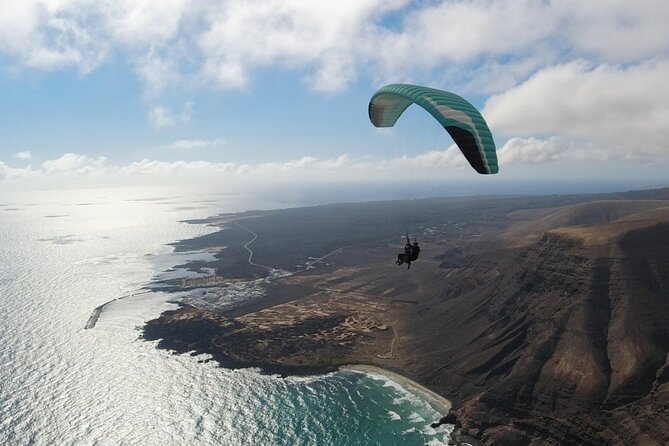 DISCOVERY FLIGHT Tandem Paragliding Lanzarote With Pro Pilot - Location and Duration of the Activity