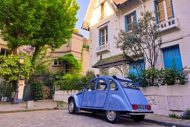 Discovery of Montmartre in a 2CV - 45 Min - Cancellation Policy