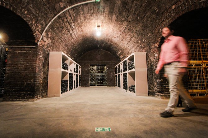 Discovery Tour (2 Tastings) - Tasting the Champagnes