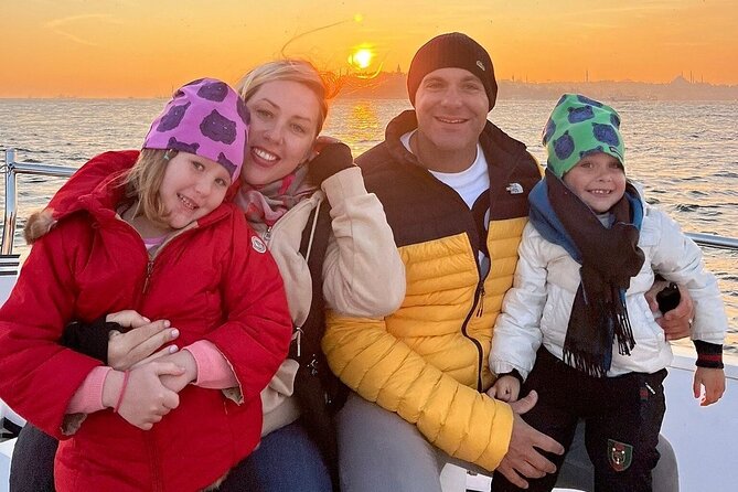 Dolmabahçe Palace Tour & Sunset Cruise on Luxury Yacht - Gourmet Snacks and Refreshments Onboard