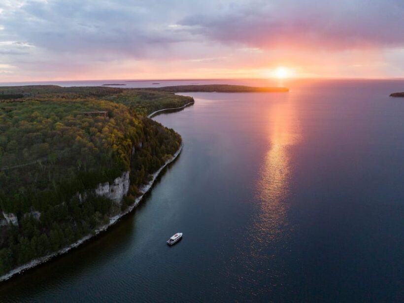 Door County Historic Cottage Row & Strawberry Islands Cruise - Key Points