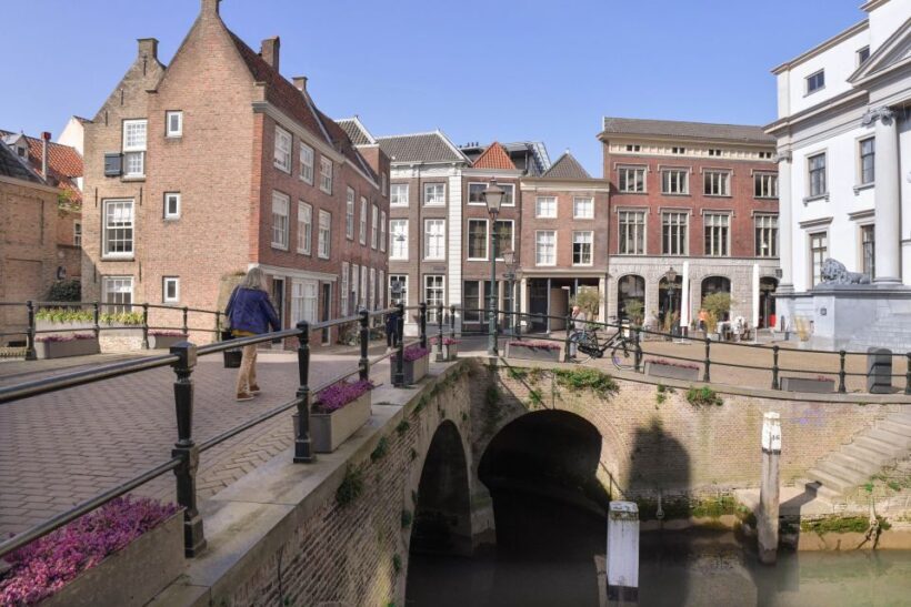 Dordrecht: Dark History Tour - Experience the Guides and Atmosphere