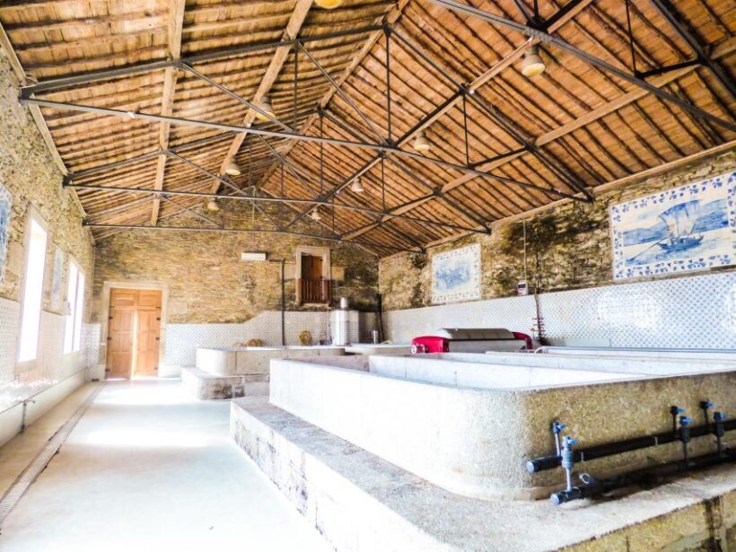 Douro Valley: (Pinhão) Quinta da Foz - Tour&Tasting 5 WINES - The Traditional Wine Cellar Experience