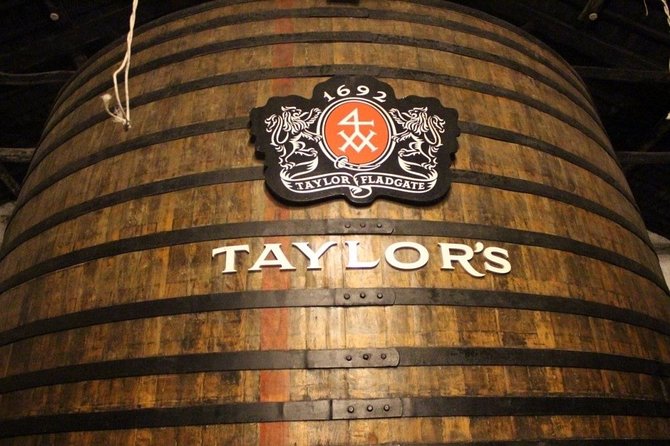 Douro Valley private day tour from Porto - Traditional Lunch & Local Flavors