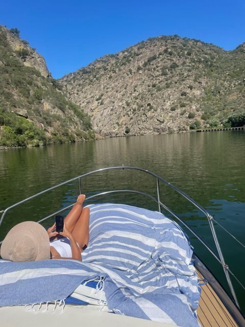 DOURO VALLEY: Wine Boat Experience Maria's - An In-Depth Look at the Douro River Wine Boat Experience