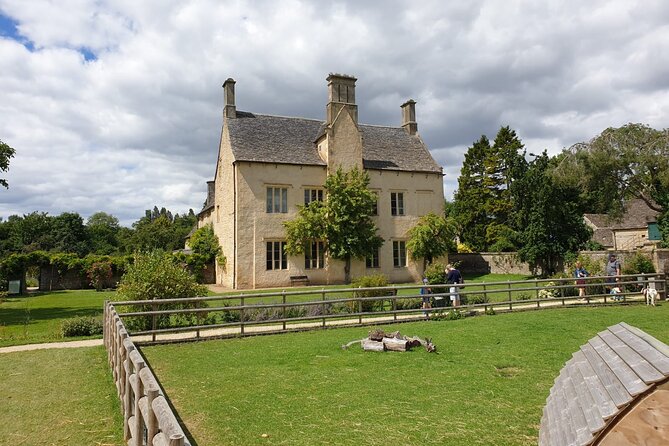Downton Abbey Day In The Cotswolds Tour - Discovering Cogges Manor Farm