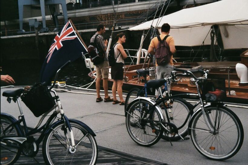 Downtown, Alster & Creative Neighborhoods by Bike - Starting Off at Dammtor: Ease and Accessibility