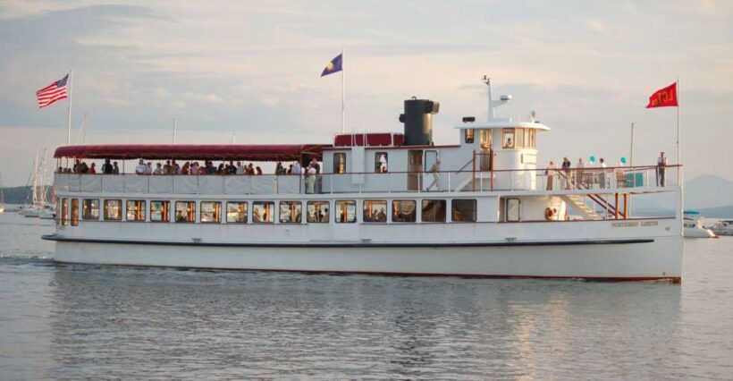 Downtown Boston Harbor Weekend Cruise with Brunch - Drinks and Atmosphere