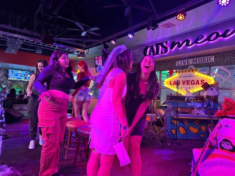 Downtown Las Vegas: Bar Crawl on Fremont St. - Authentic Experiences and Unique Moments
