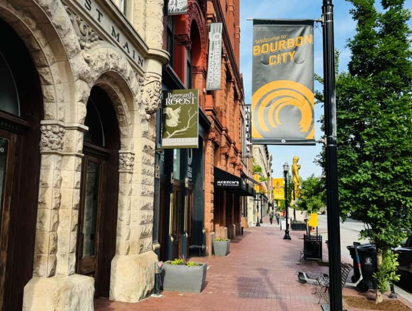 Downtown Louisville: Misfits and Mayhem Walk with Cocktail - Key Points