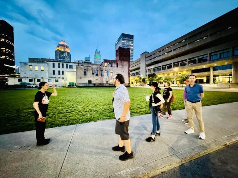 Downtown Louisville: Misfits and Mayhem Walk with Cocktail - FAQ