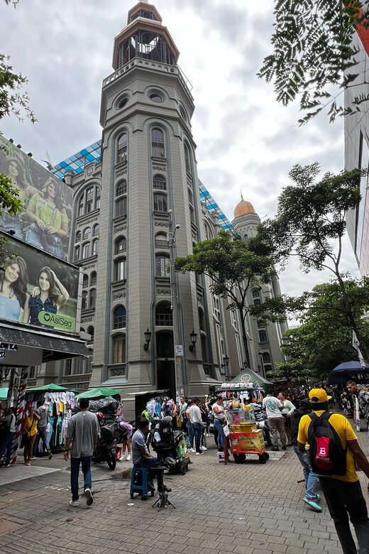 Downtown shopping and art galleries/museum - Key Points