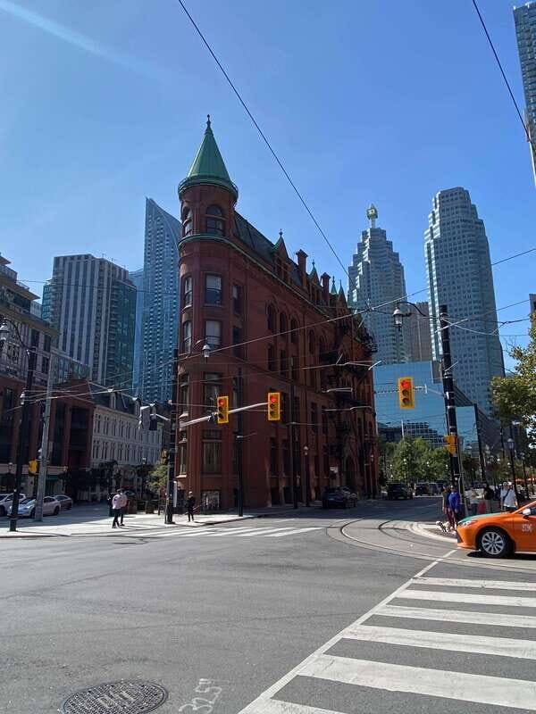 Downtown Toronto: Walking tour experience. English/Spanish - A Balanced Look at What You Can Expect