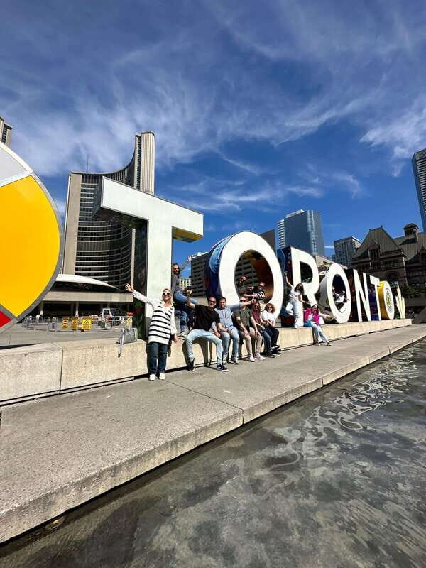 Downtown Toronto: Walking tour experience. English/Spanish - What Makes This Tour a Good Choice?