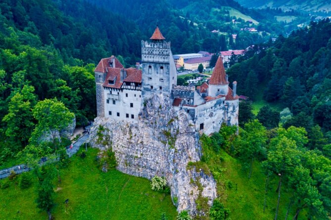 Draculas Castle Private Tour With BrașOv City and Peleș Castle - Knowledgeable and Accommodating Tour Guides