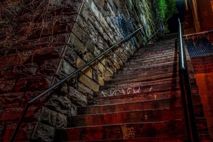 Dreaded Dead Descent of the District: DC Ghost Tour - The Practical Side: Logistics and Comfort