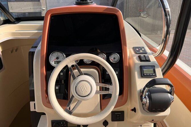 Dreamer tour(1 H) boat Invictus - Who Will Love This Tour?