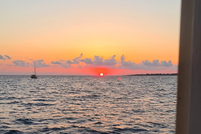 Dreamy Cruise Sunset Tour With Dinner and Unlimited Wine! - The Culinary Delights: Explore the Greek Finger Food Buffet