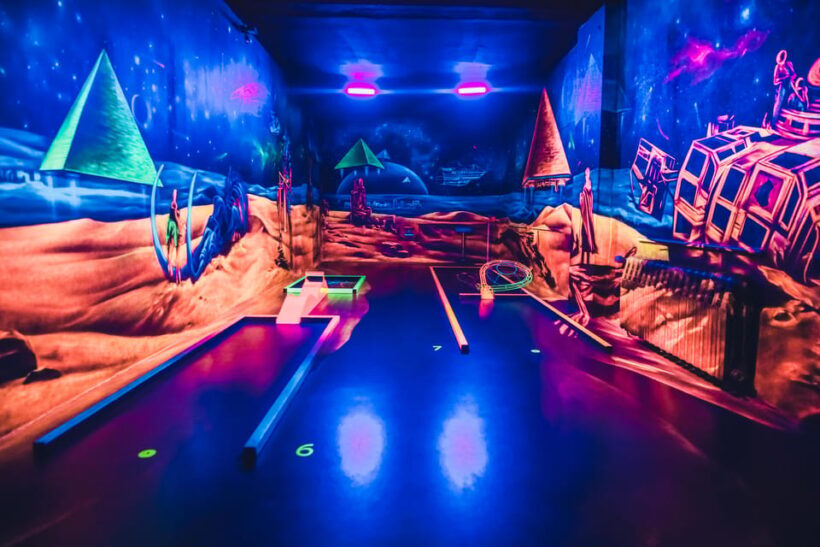 Dresden: 3D black light minigolf in the Barock Eventpark - An In-Depth Look at the Experience