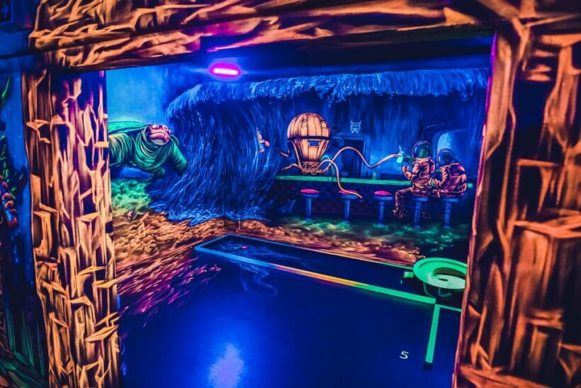 Dresden: 3D black light minigolf in the Barock Eventpark - Practical Details and Tips for Visitors