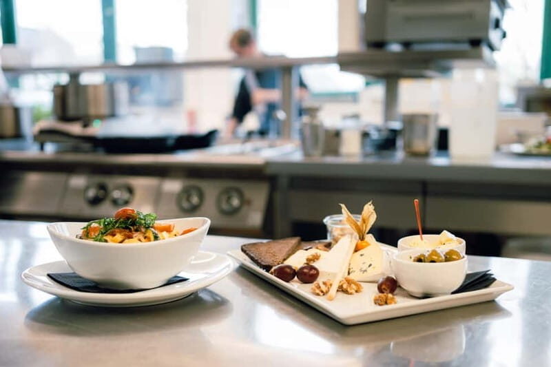 Dresden: Entrance Ticket for Travesty Revue Show - Who Will Enjoy This?