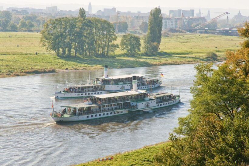 Dresden: Scavenger Hunt to Elbe River & Castles - Körnerplatz and Friedrich-Wiek-Haus