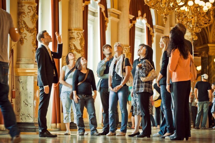 Dresden: Semperoper Guided Tour for Families - The History and Its Stories