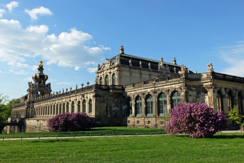 Dresden: Shared Small Group Walking Tour in English - A Warm Welcome at Schlossplatz