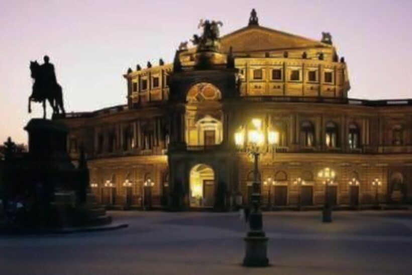 Dresden: Smile Tour with Prosecco - Key Points