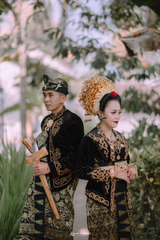 Dress Up Like The King and Queen Of Lombok - Key Points