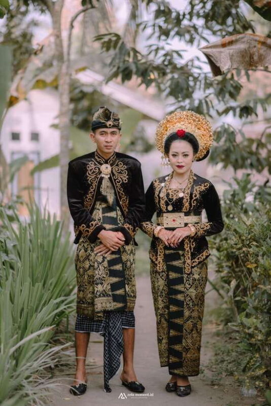 Dress Up Like The King and Queen Of Lombok - Who Will Love This Tour?