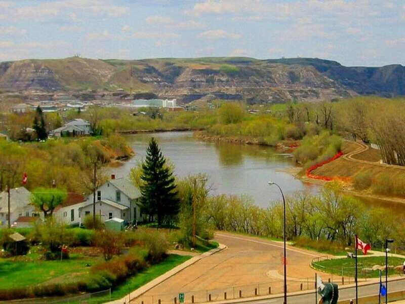 Drumheller: Bad Land & Dinosaur Museum Tour from Calgary - An In-Depth Look at the Itinerary and Experience