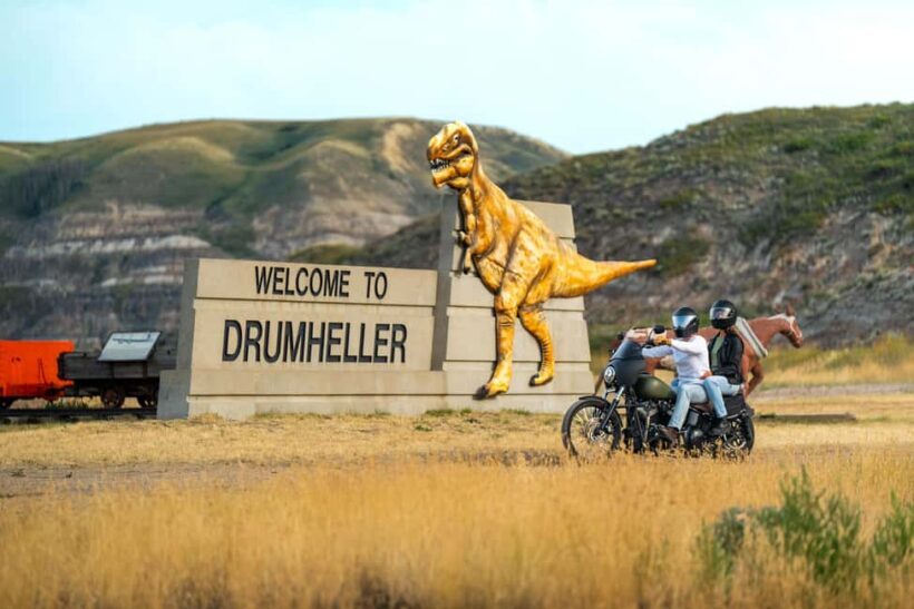 Drumheller: Dinosaurs, Canyons, & Hoodoos Day Tour - Key Points