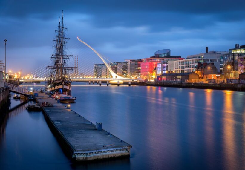 Dublin: Big Bus Panoramic Night Tour with Live Guide - The Guides and the Storytelling