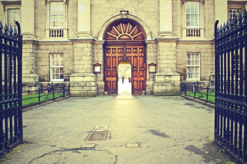 Dublin: Guided Walking Tour of the City Center - Key Points